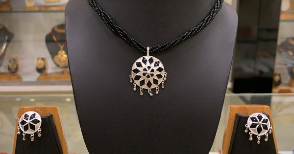 Assamese Traditional Jaapi Main Set | Black & Silver